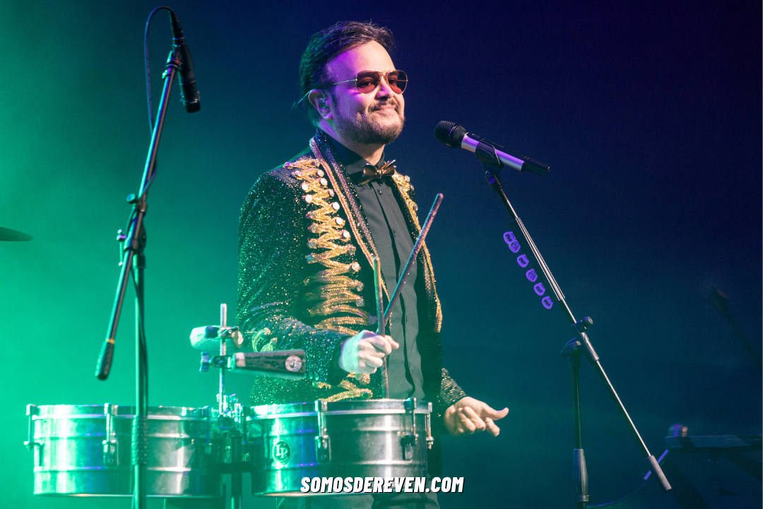 Aleks Syntek en Showcenter Complex